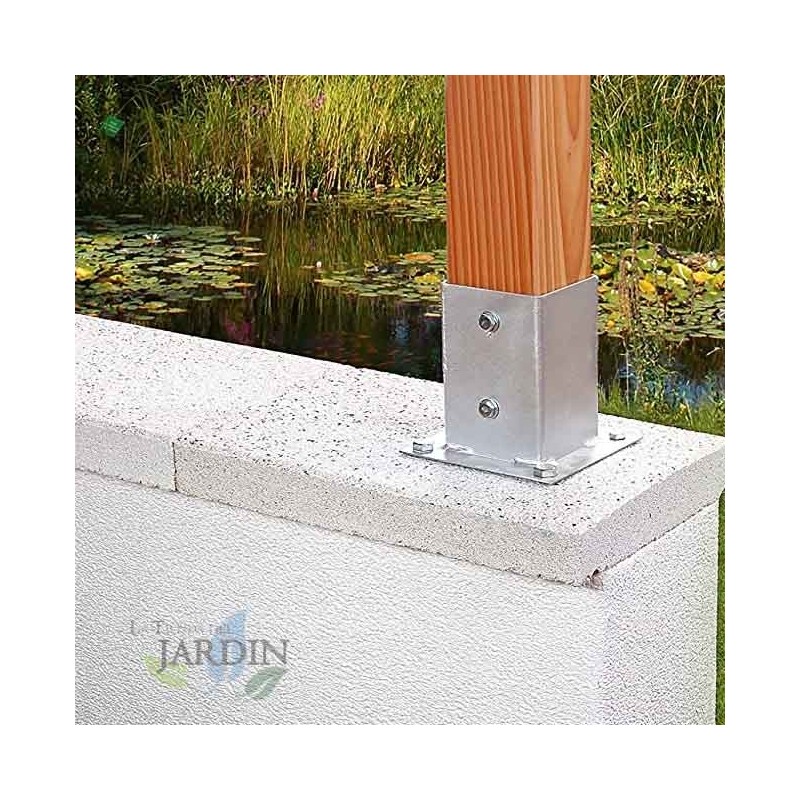 Square metal anchor 7x7 cm. Ideal for wooden posts.